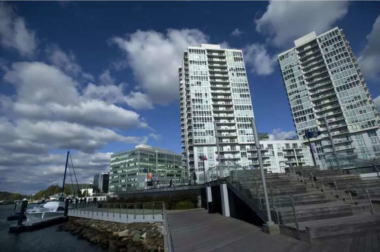 Real-estate firm eyes $150 million deal to buy Harbor Point residential ...