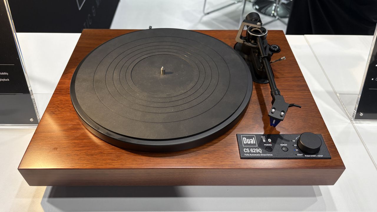 Dual previews CS 629Q, a fully automatic direct drive turntable with ...