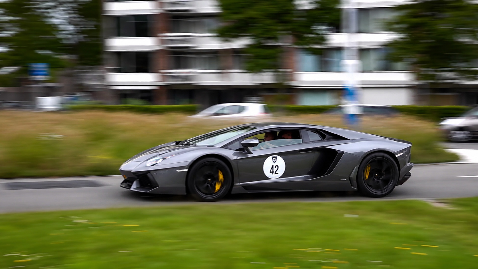 Lamborghini Aventador makes a fast street run