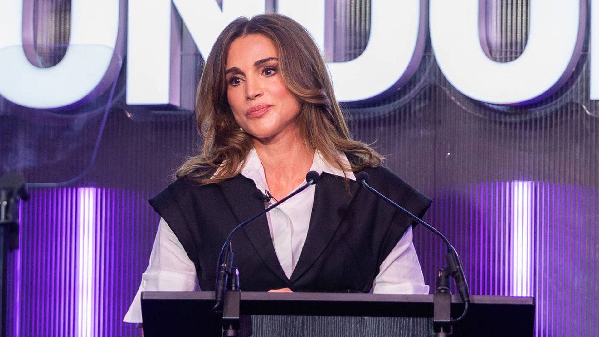 Queen Rania showcases striking black-and-white look while delivering ...