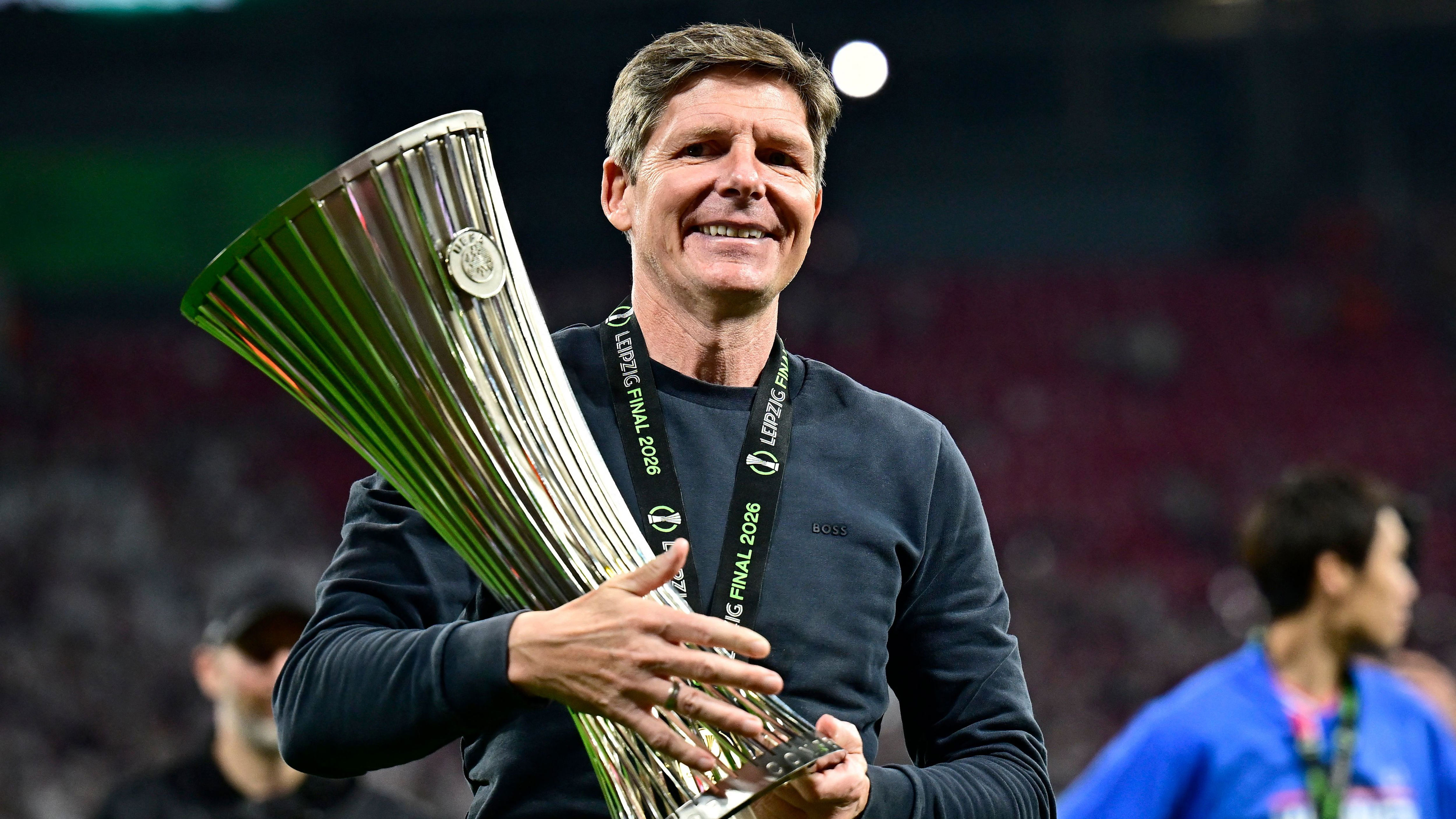 Oliver Glasner warms to AC Milan move after six-hour meeting with owner ...