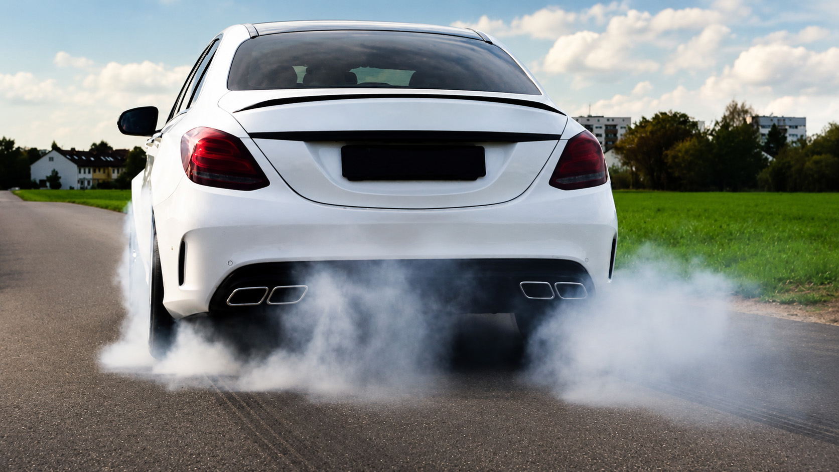 This C63 AMG brings AMG sound to a hard acceleration moment