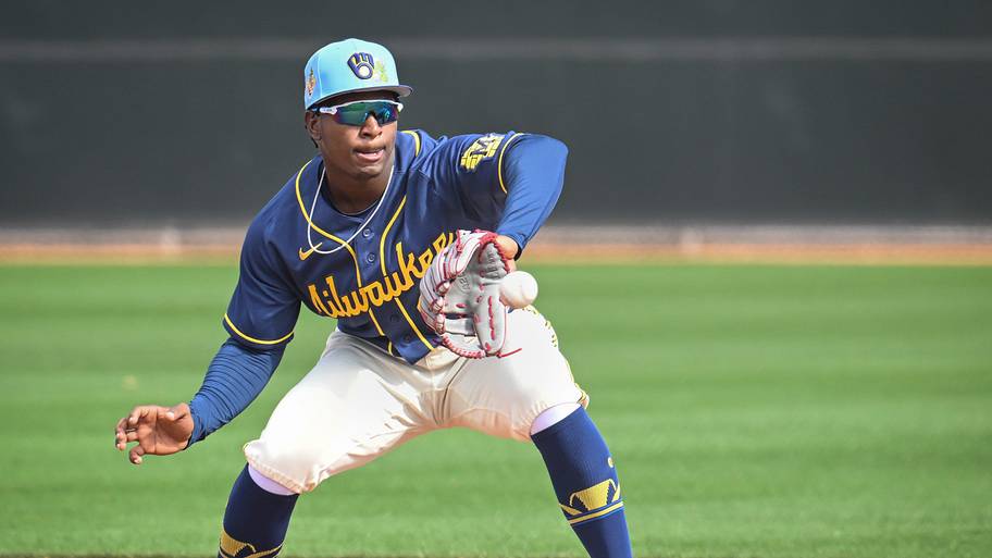 Brewers' top prospect dealing with concerning health issue after ...