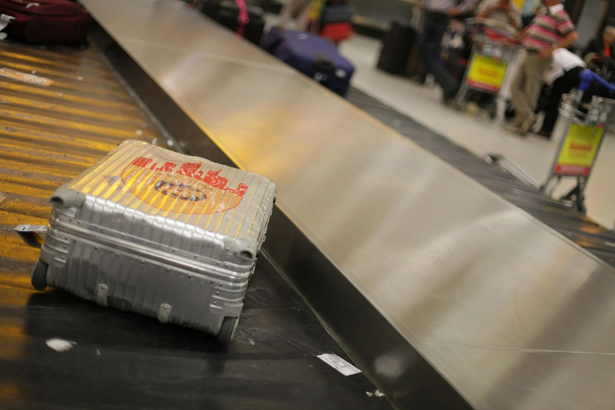 Ryanair, investigada por cobrar a padres para sentarse con sus hijos ...