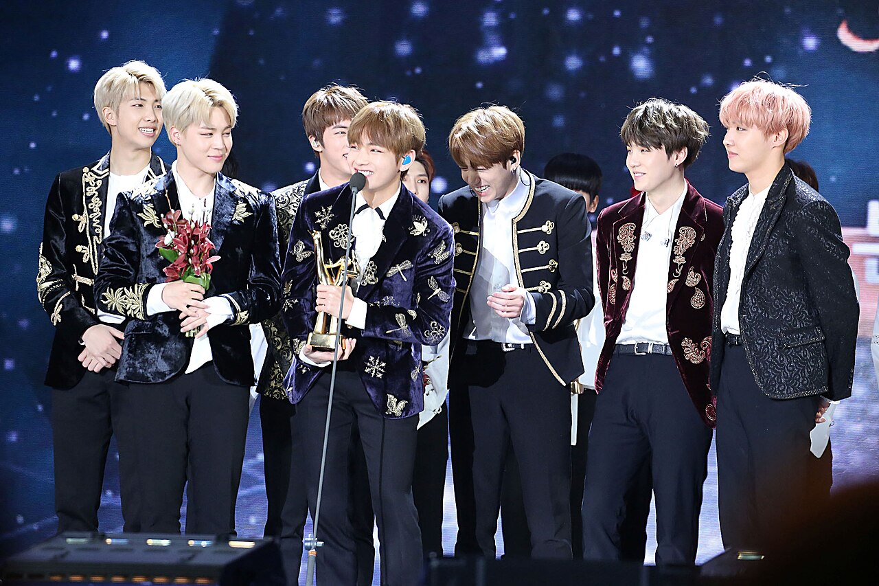 'Ticket war' erupts as 1.3 million BTS ARMY fans crash presale queue ...