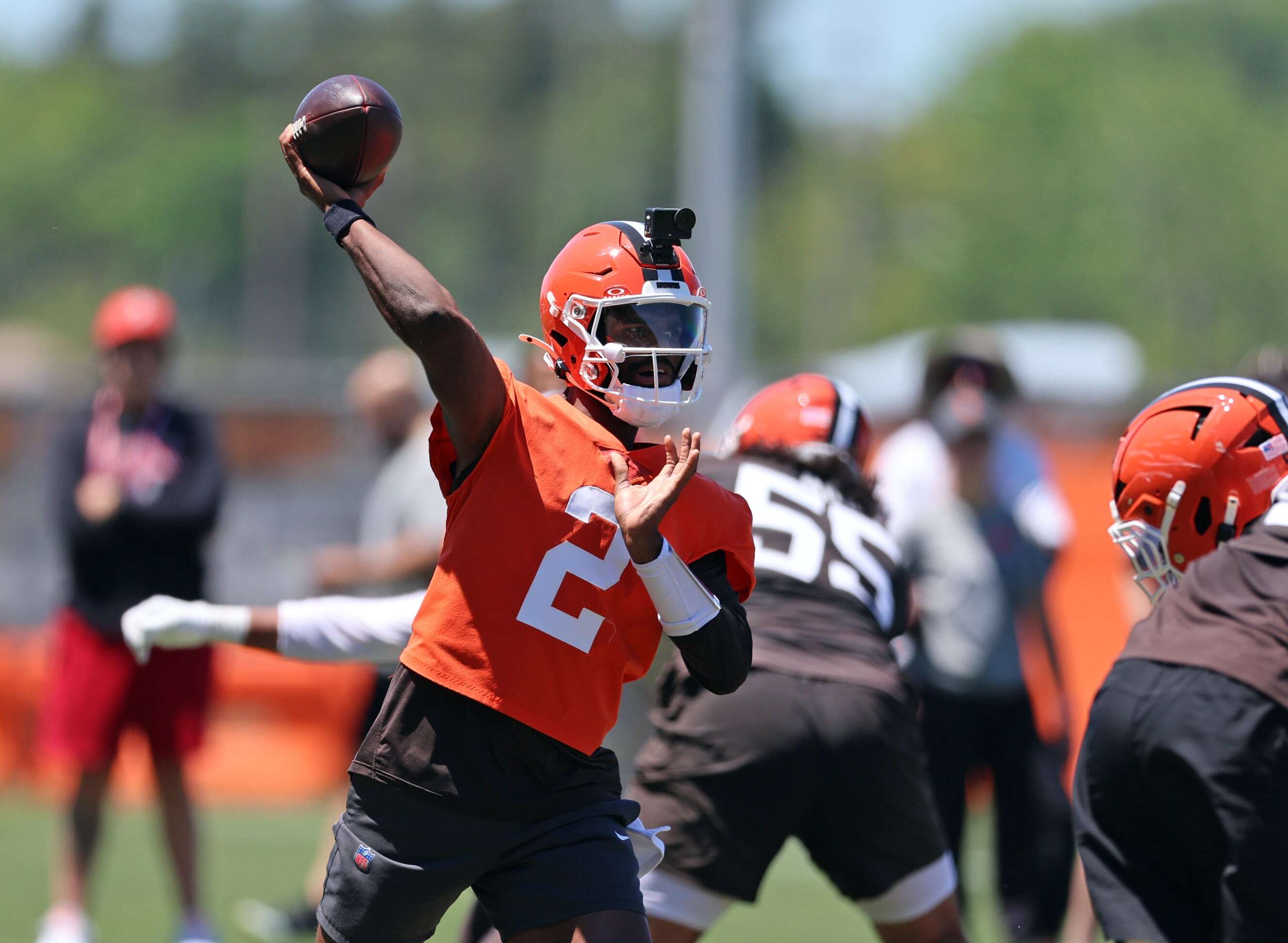Browns QB competition takes a turn as Shedeur Sanders leads first-team ...
