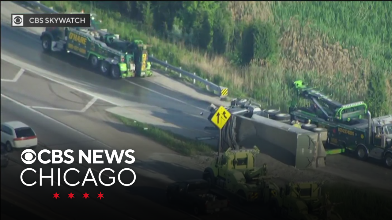Rollover crash, oil spill closes west suburban ramp on I-290