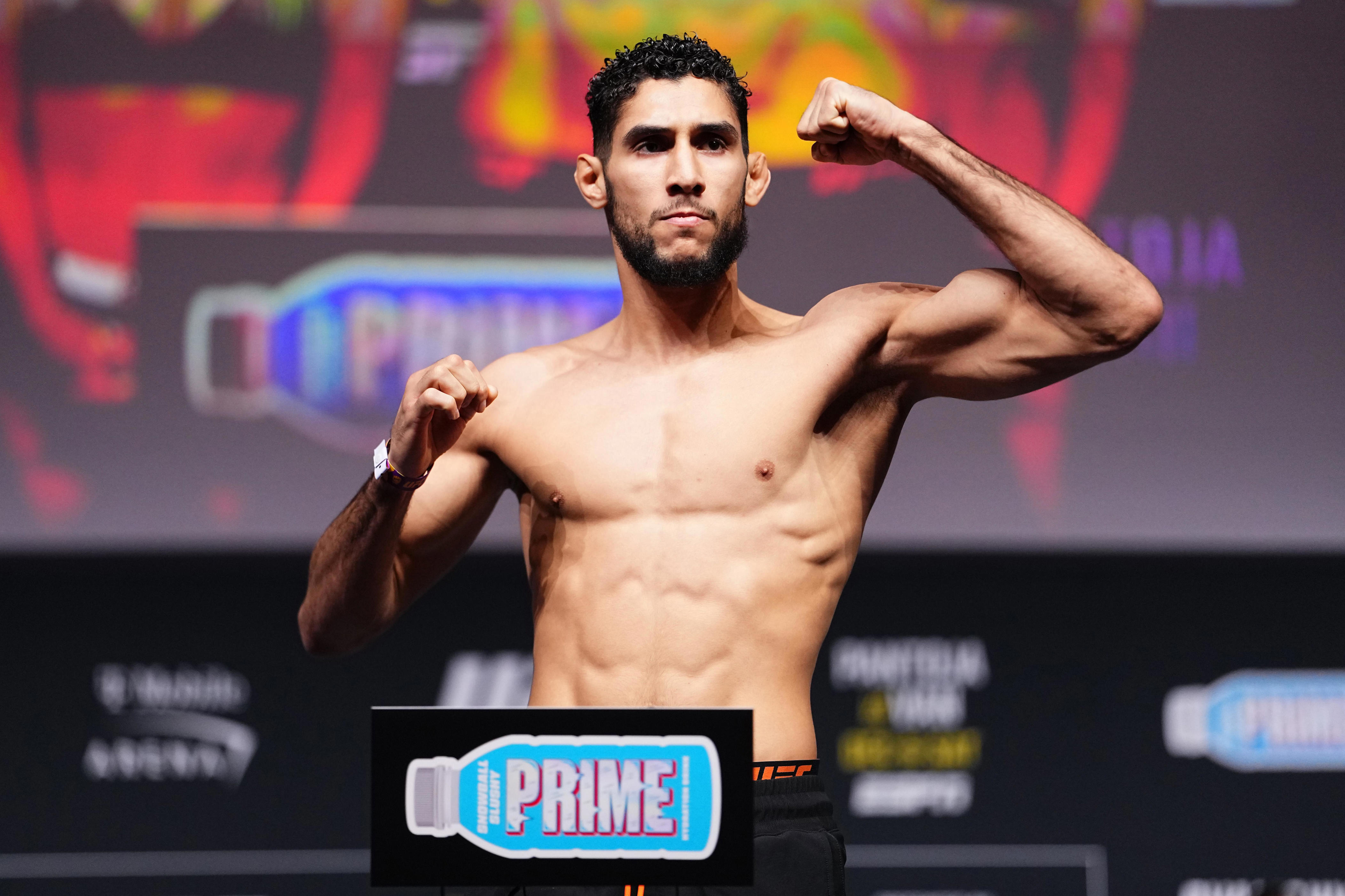 UFC Vegas 118 main card odds, breakdowns and predictions | X-Factor