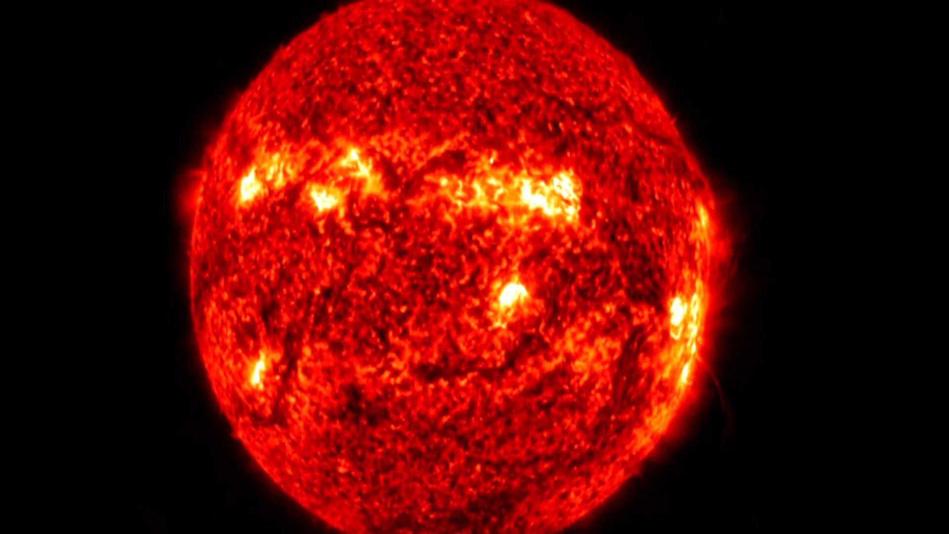 Stunning space images show strong solar flares from the sun
