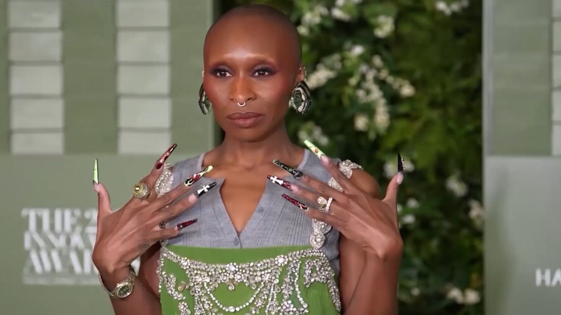 Cynthia Erivo derrocha glamour en la alfombra roja