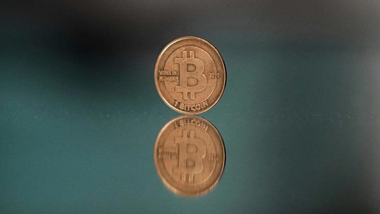 Bitcoin falls to $61,000, down more than 25% this month as long-term ...
