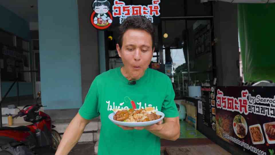 You smell the spices before you even arrive - The Bangkok food street ...