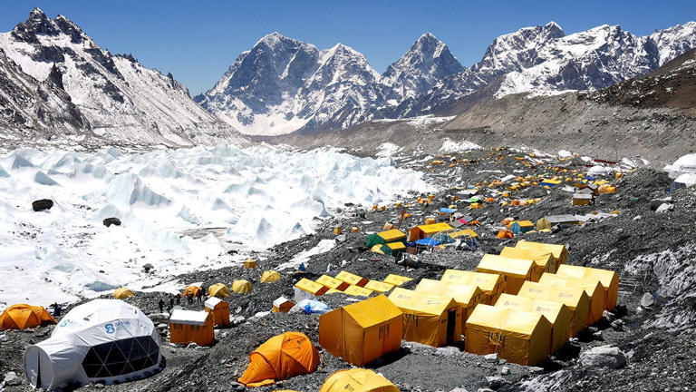 Sherpa missing for a week on Everest found crawling toward base camp ...