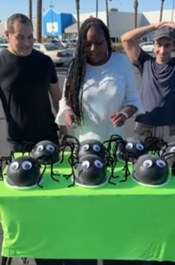 Hilarious spider balloon prize challenge