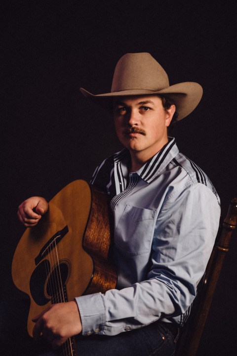 Country artist Zach Top headed to Sioux Falls in October