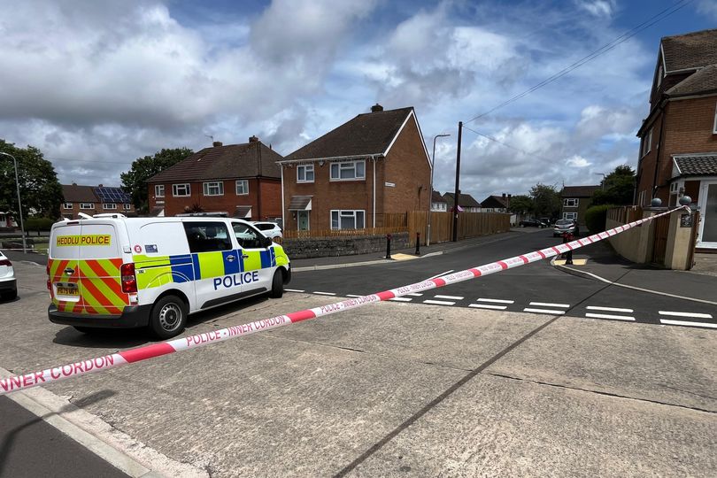 Man stabbed on Cardiff street in suspected robbery