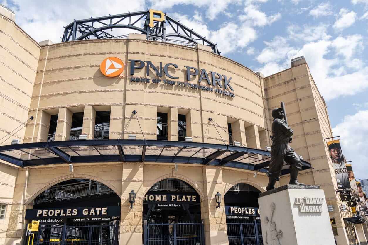 Is PNC Financial Services stock outperforming the Dow?