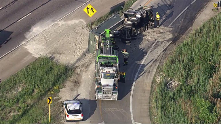 Rollover crash shuts down Eisenhower Expressway entrance ramp in ...
