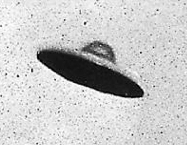 Ex-Pentagon UFO chief claims he saw 'alien bodies' and 'non-human craft ...
