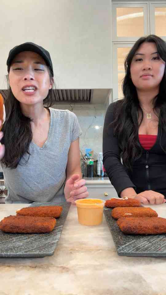 Trying Dave's Hot Chicken mozzarella sticks