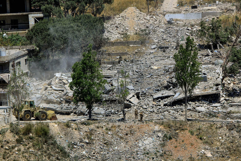Lebanese army advances into southern town after Israeli withdrawal