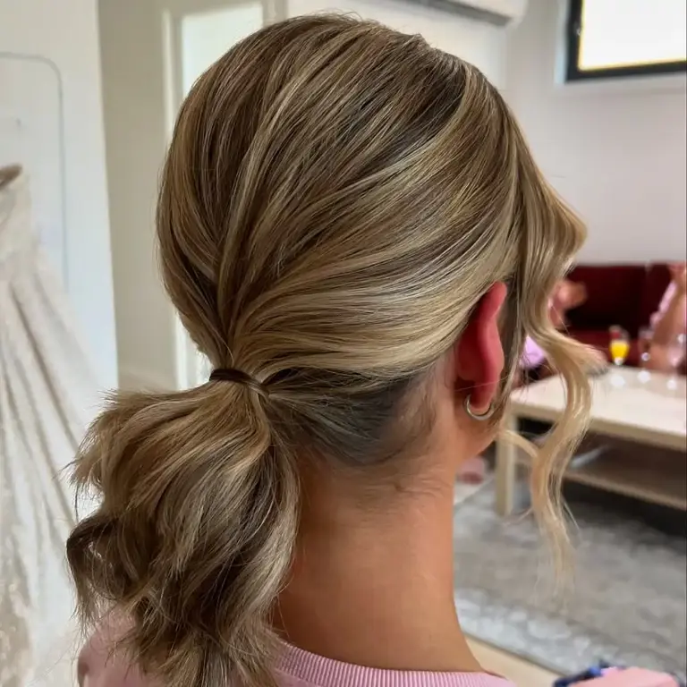 Recogidos en pelo corto para llevar a una boda