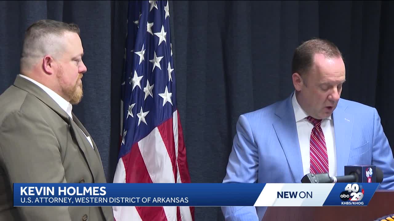 Barling police officer awarded Hometown Hero award