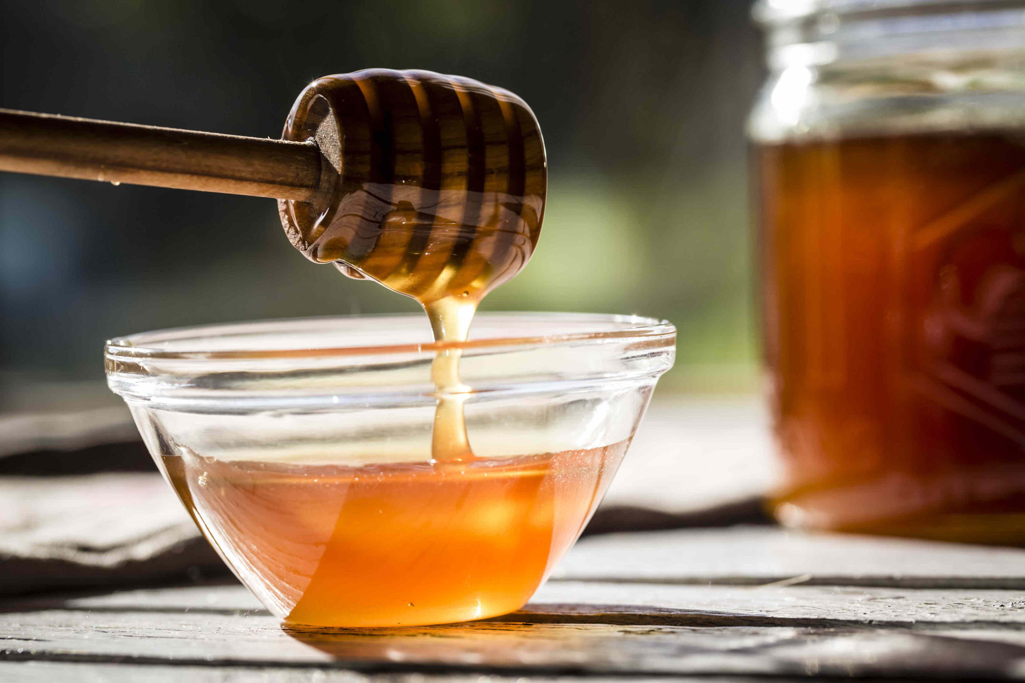 Here’s what happens when you eat honey every day, according to ...
