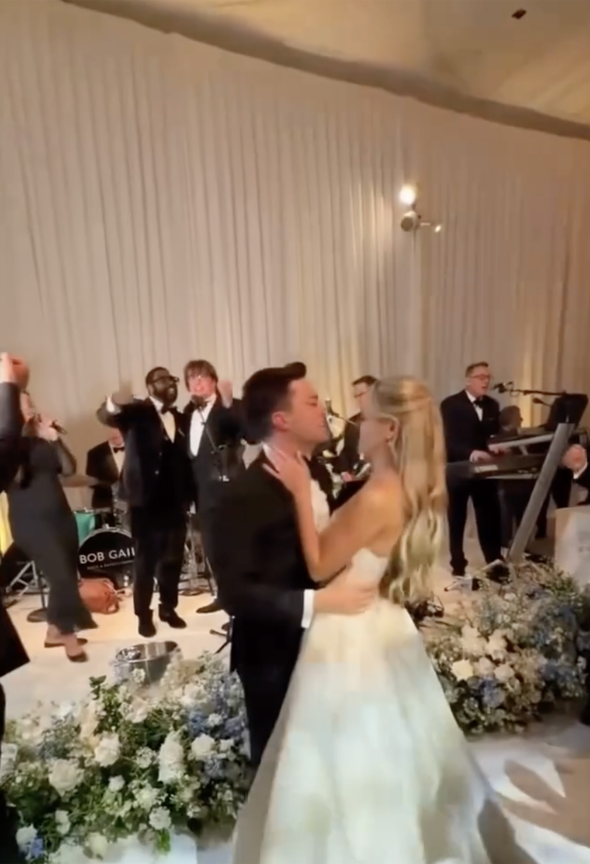 Richie Sambora sings Bon Jovi hit at daughter’s wedding more than a ...
