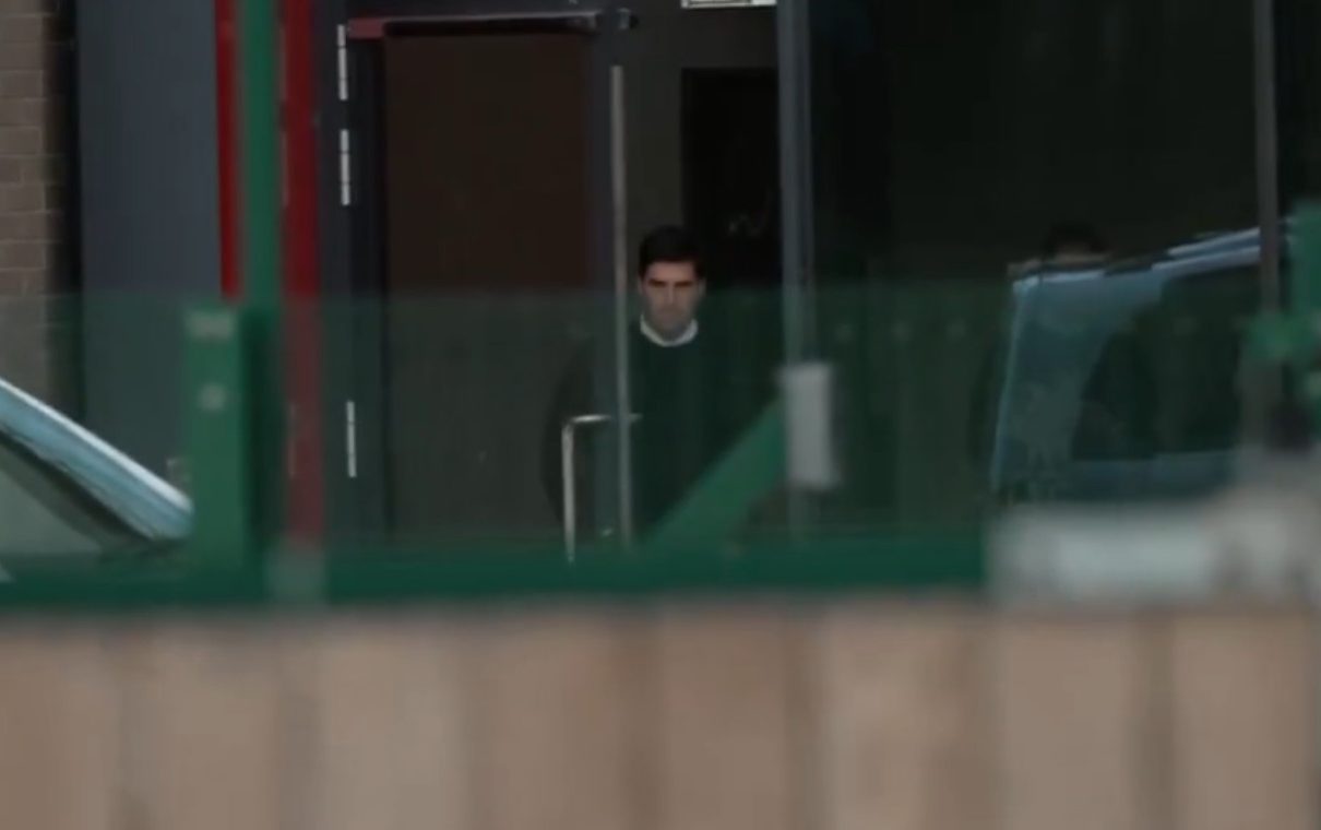 Andoni Iraola seen at AXA Training Centre – video