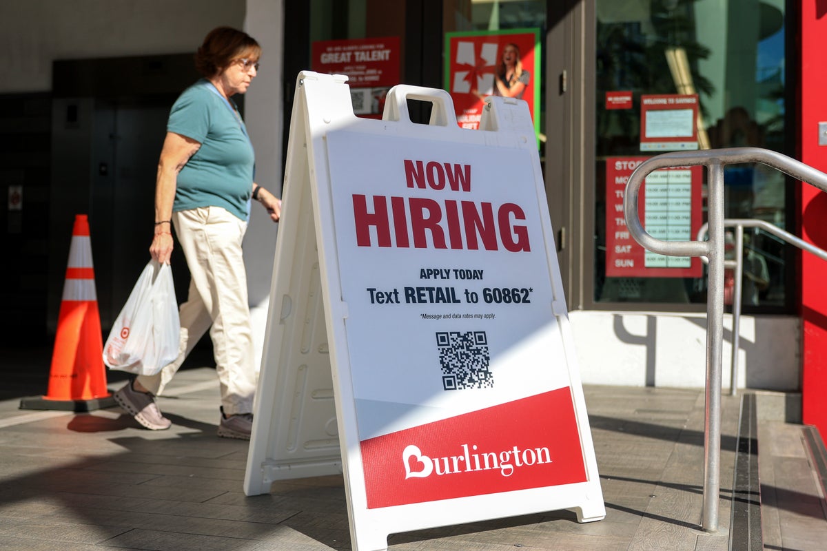 US jobless aid filings reach highest level since Iran war began
