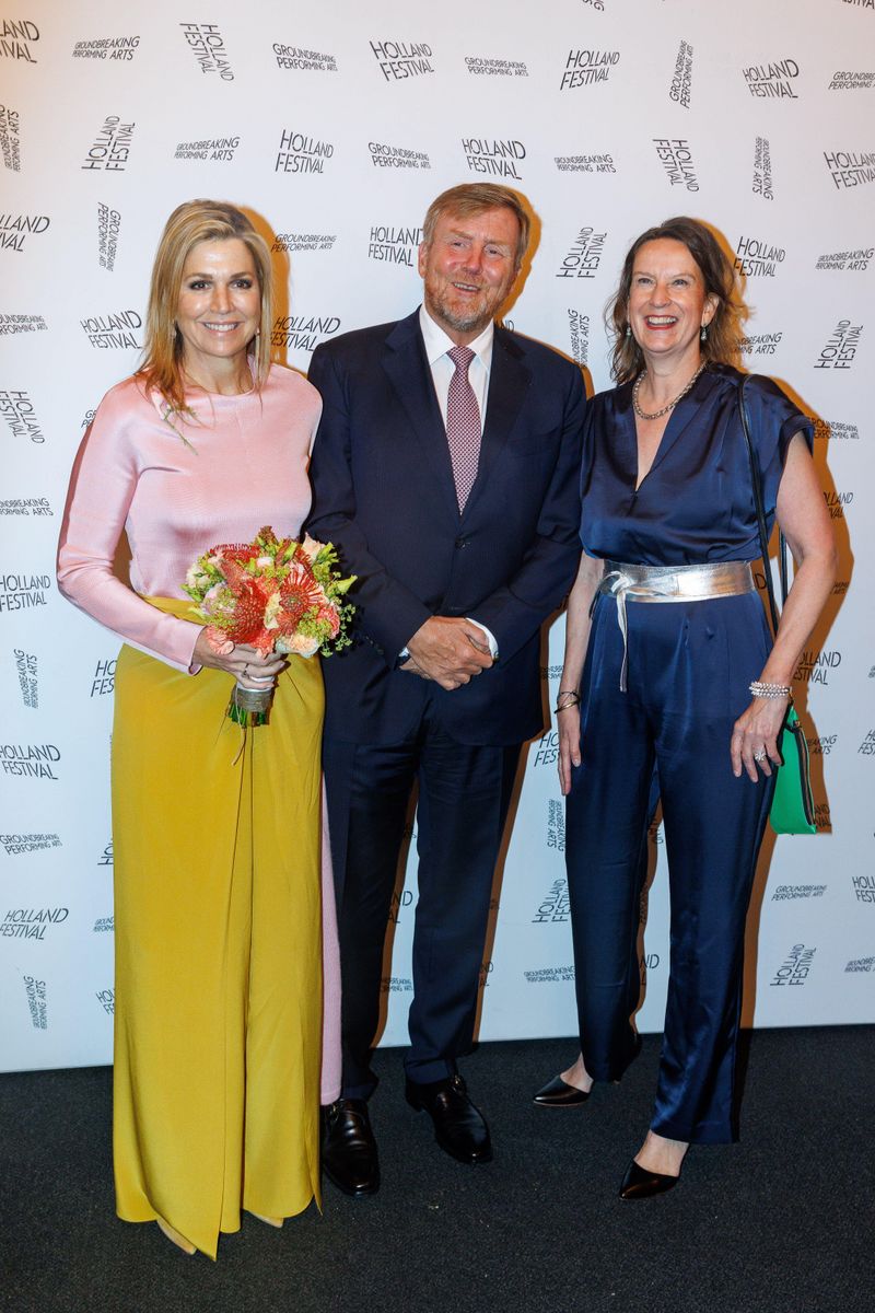 Queen Máxima dazzles in metallic gold and blush pink at Holland ...