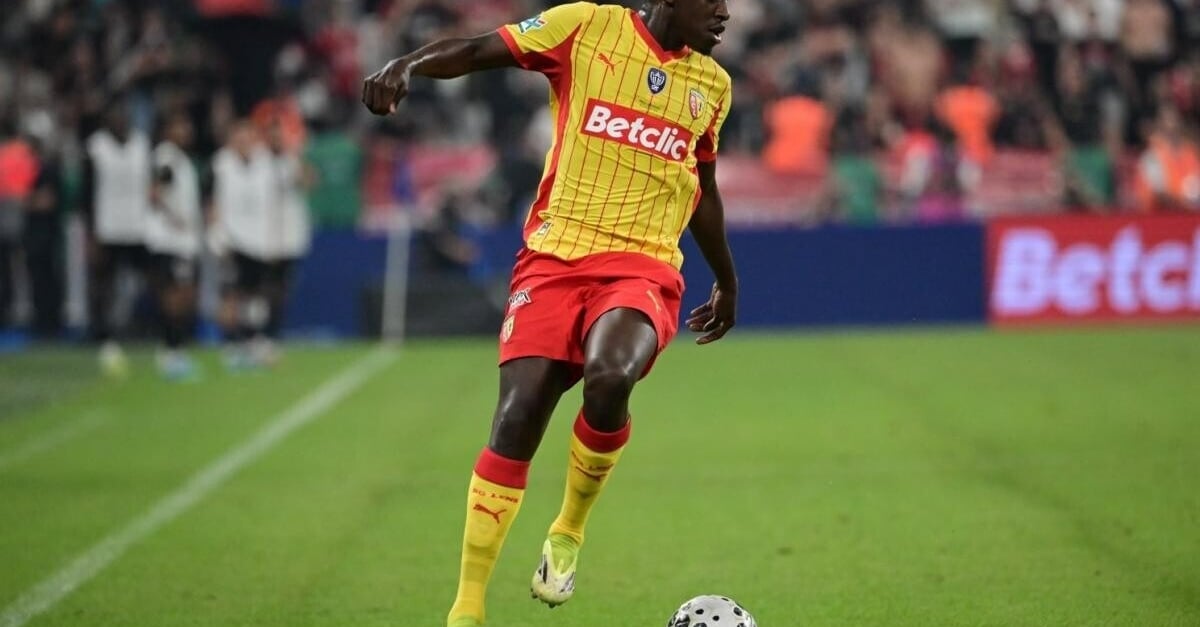 RC Lens : Saud Abdulhamid officiellement lensois, un transfert ...