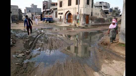 2,200 km of sewer lines across Punjab to be cleared before monsoon: Bains