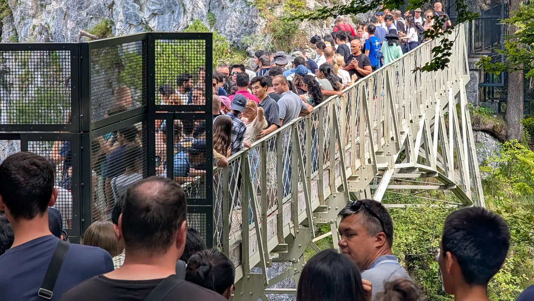 Recognizing and avoiding tourist traps
