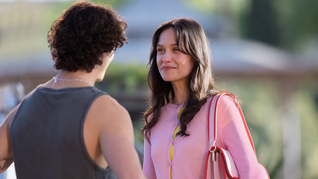 Holly Mae Brood schittert in nieuwe Videoland-serie onder de Spaanse zon