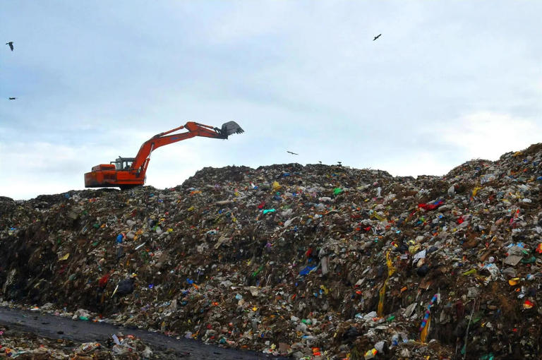 Phursungi residents demand halt on open dumping of waste at local depot ...