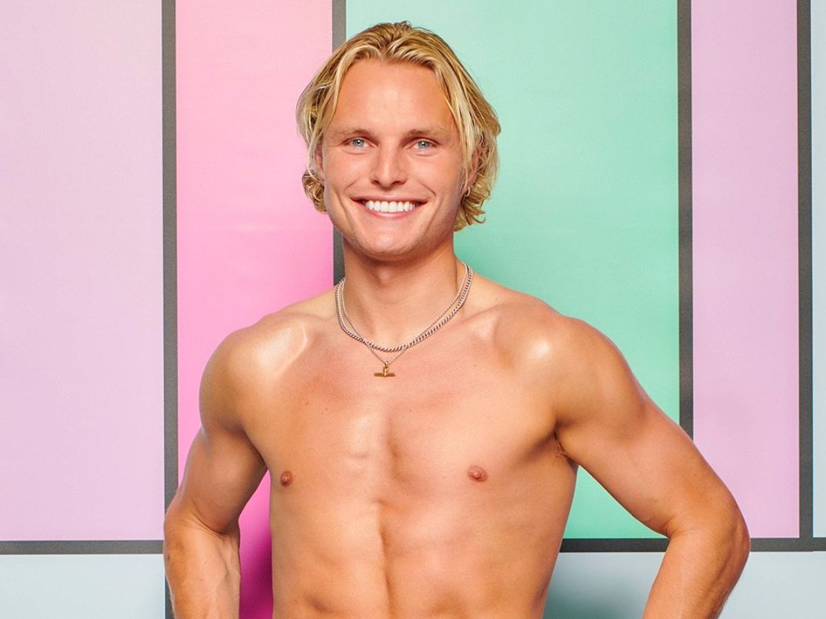Love Island's Contestant George Knight Leaves Villa For 'Private ...