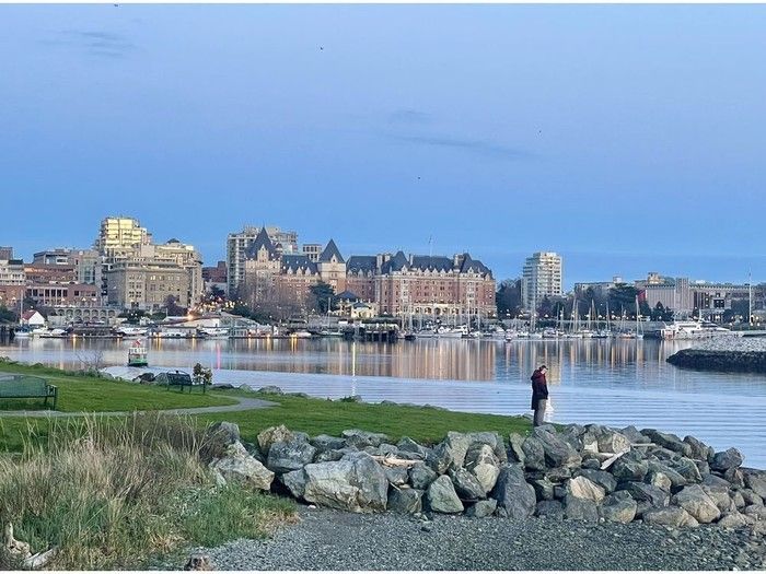 Workers at Victoria's Fairmont Empress Hotel serve strike notice