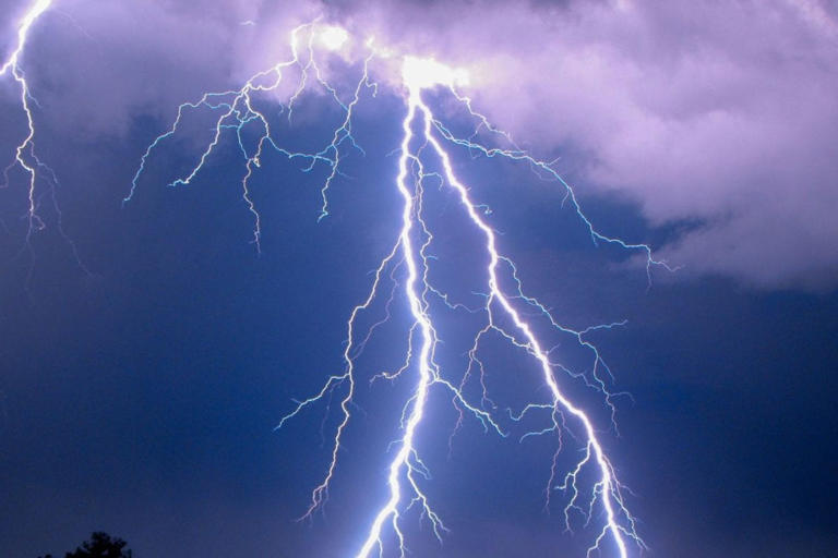 As furious storm sends parts of Delhi-NCR on 'power trip', here's how ...