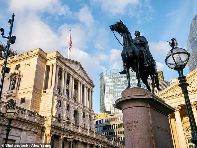 Bank of England told staff should be 'working from desks, not sun loungers'