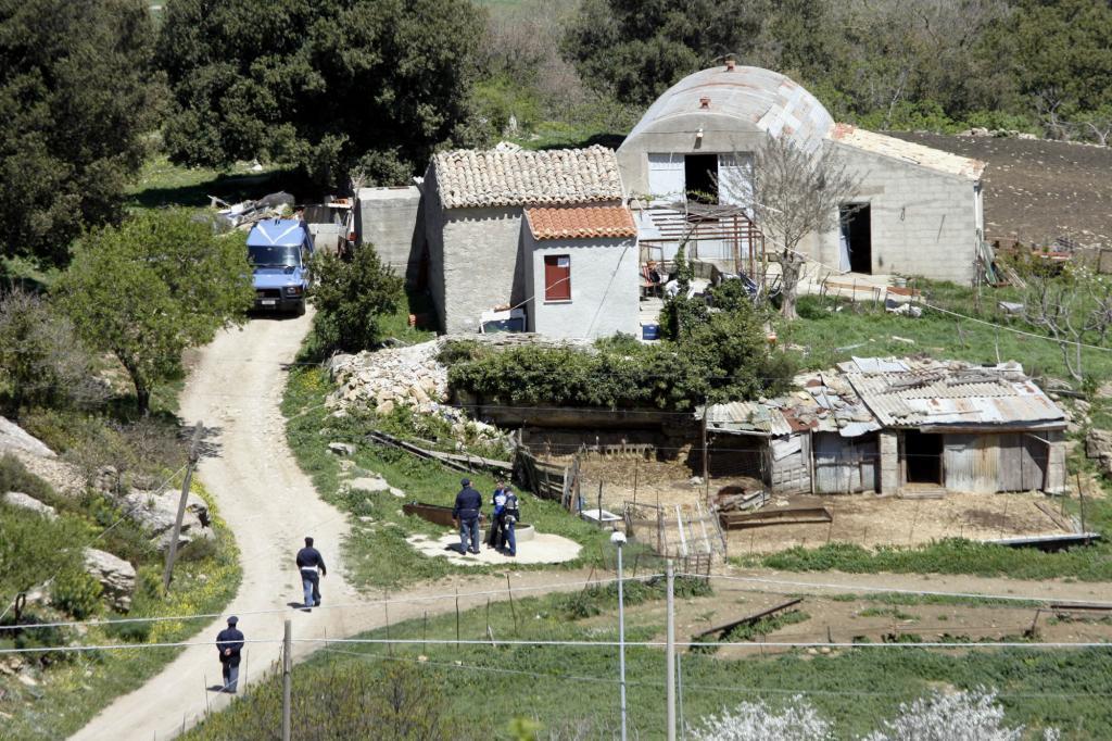 Italian authorities find a sophisticated Italian mafia bunker that ...