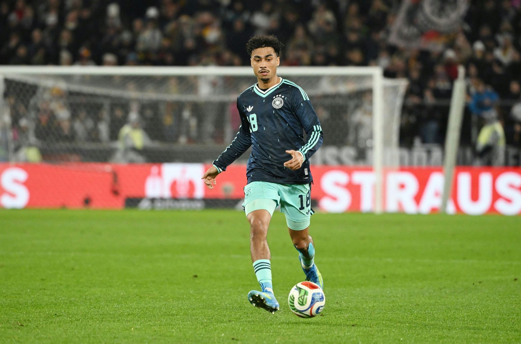 Einigung mit DFB-Star: FC Bayern will Nathaniel Brown, Frankfurt ...