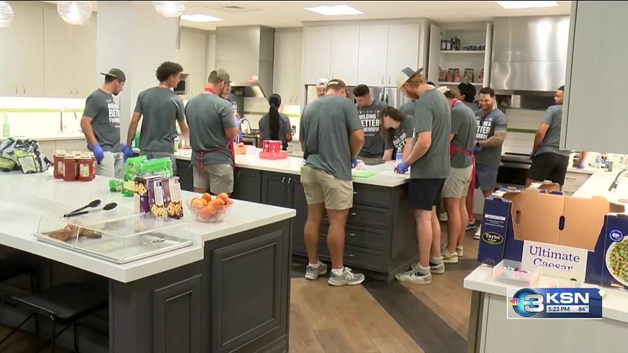 Wind Surge players visit Ronald McDonald House
