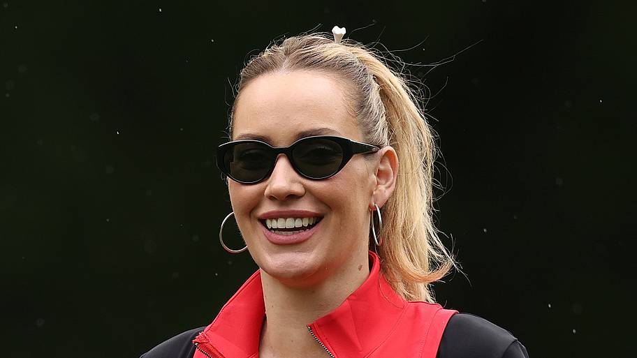 Paige Spiranac puts her stamp of approval on this summer hue while at ...