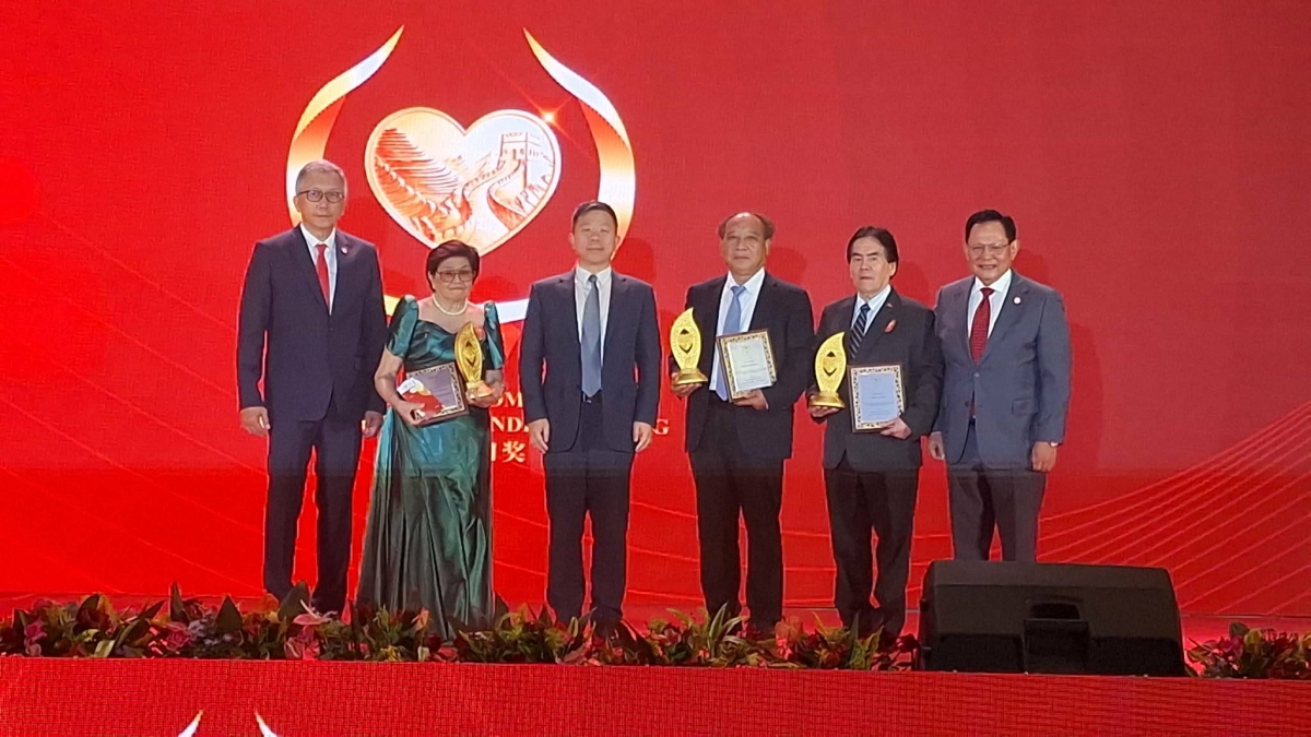 6th award for promoting Philippines-China understanding honors ...