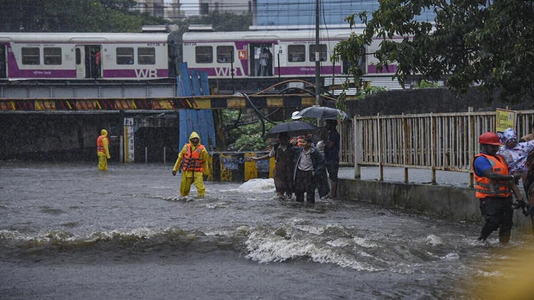 Heavy rain floods Mumbai's Andheri subway ahead of monsoon, sparks ...