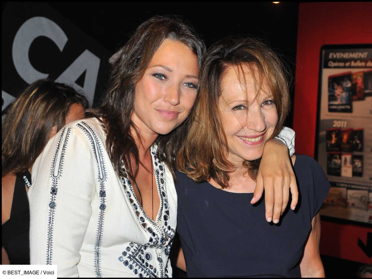 Nathalie Baye : Laura Smet lui rend un nouvel hommage en partageant une ...