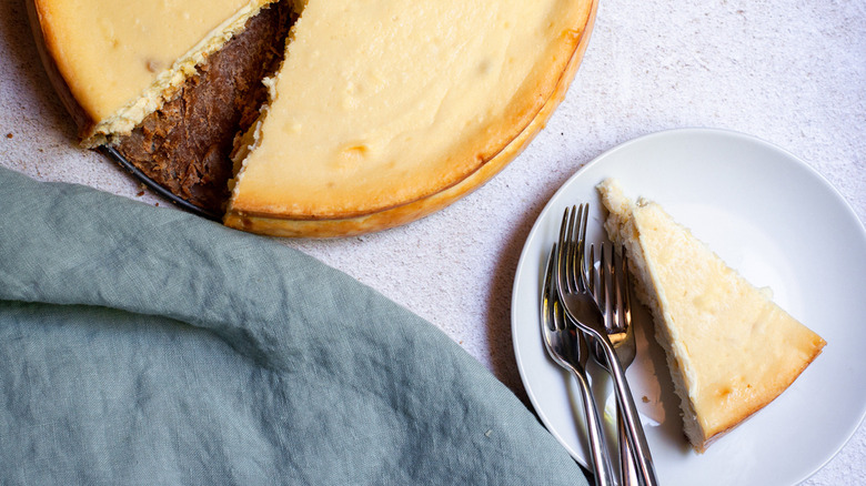 Classic New York cheesecake