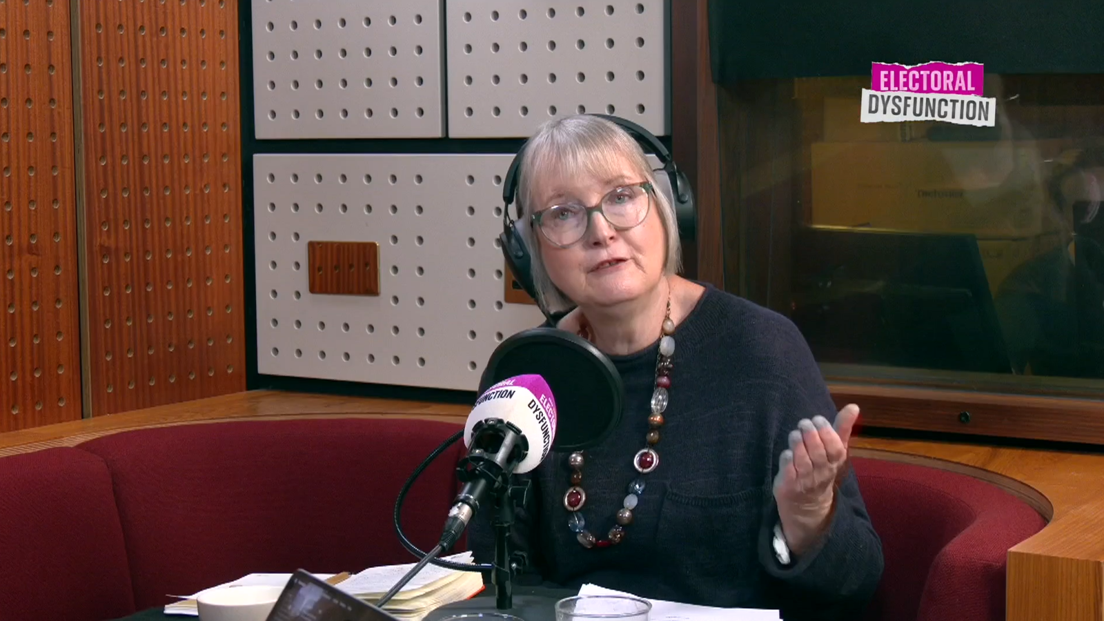 Ban politicians from using disappearing messages, Harriet Harman says
